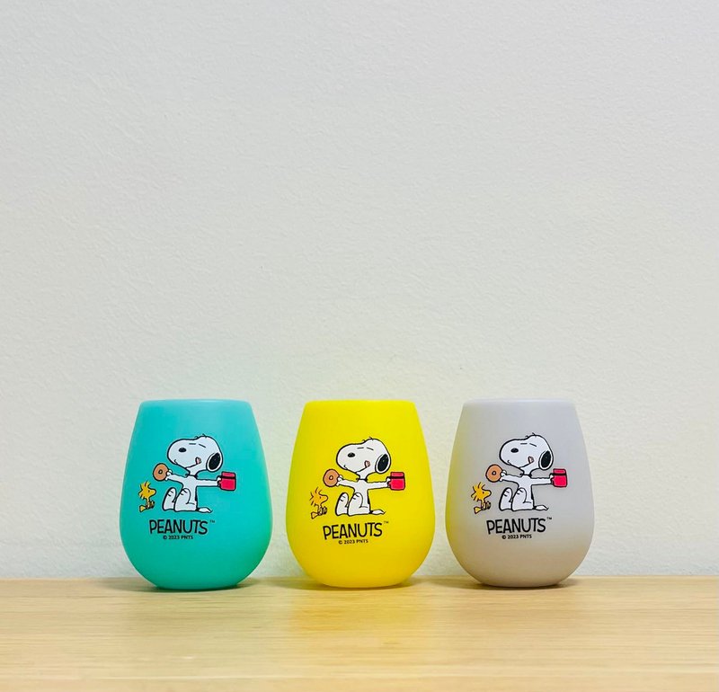 SNOOPY 史努比食品級矽膠水杯 350ml PEANUTS正版授權 (單裝) - 設計館 Me Too! 杯子 - Pinkoi