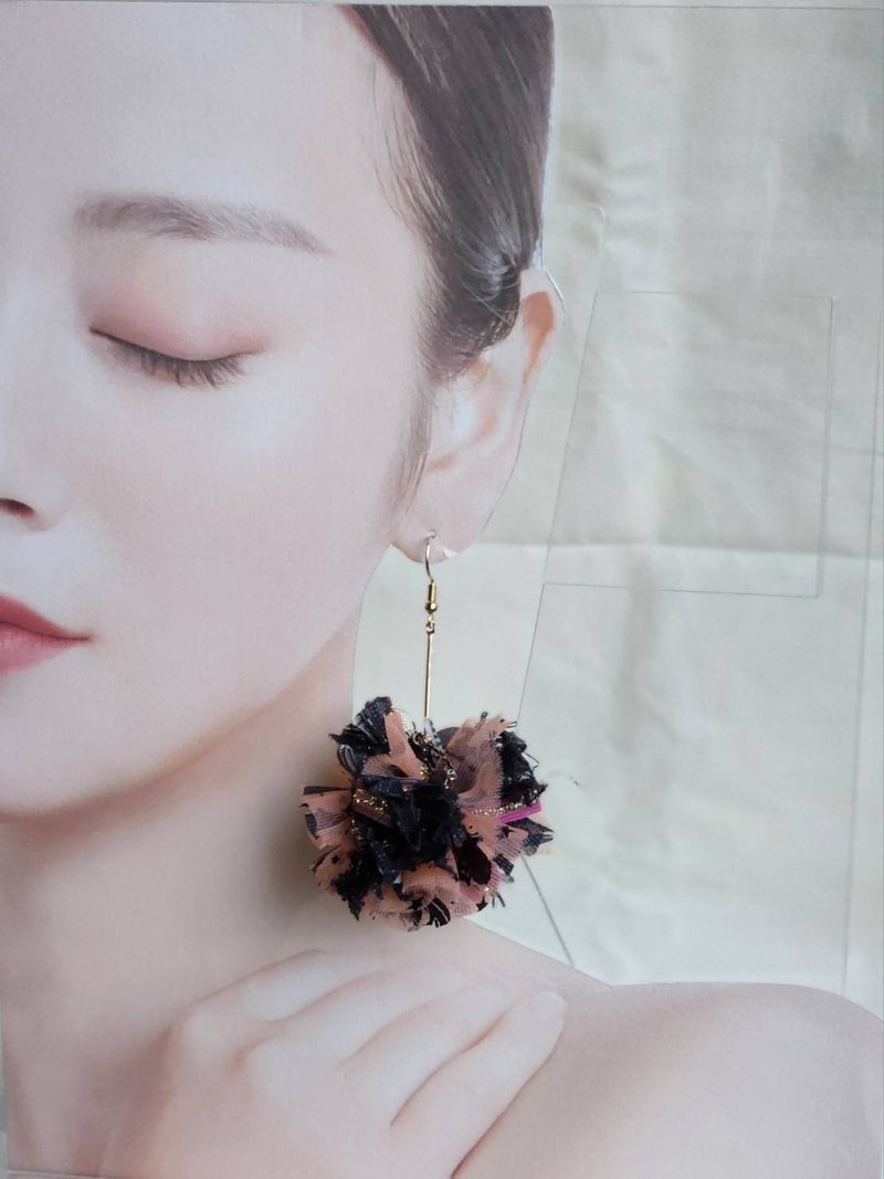 長長的垂墜紗線耳環 cotton candy mo-flos｜耳環/耳夾/耳骨夾人氣榜 - Pinkoi