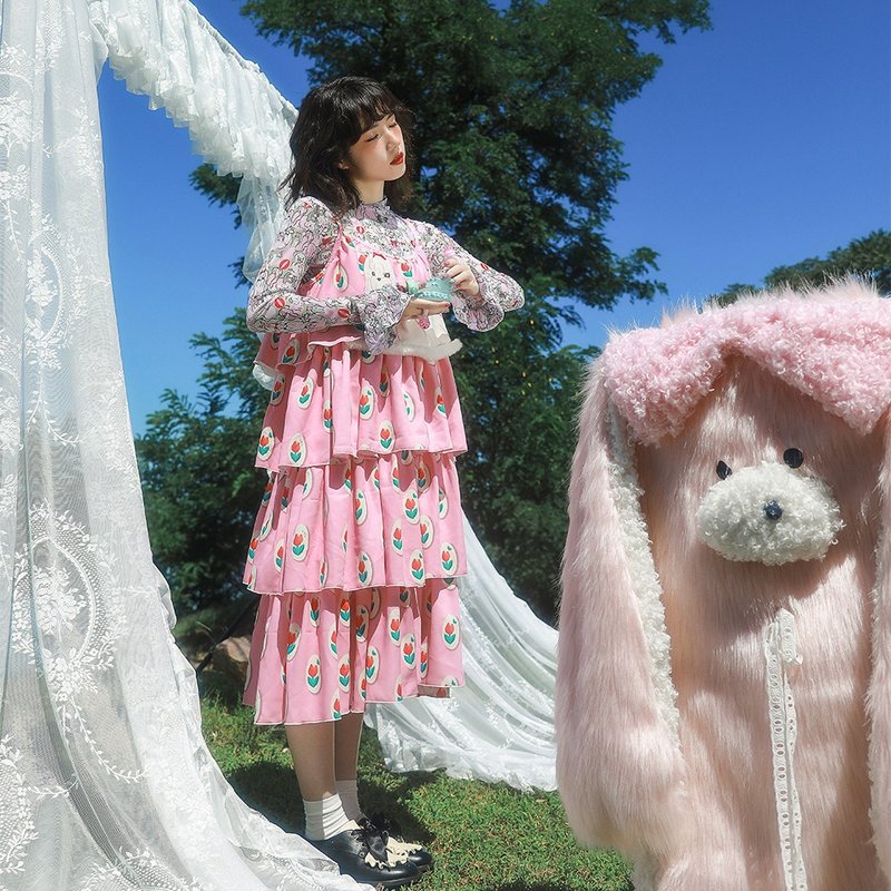 Meugler牛稠島 狗狗系列鬱金香長毛犬印花毛茸裝飾層疊吊帶連衣裙 Meugler牛稠岛｜裙子/長裙人氣榜 - Pinkoi