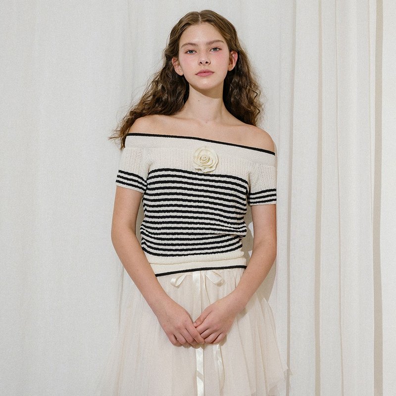 Off Shoulder Corsage Knit - 設計館 VITALSIGN 女 T 恤 - Pinkoi