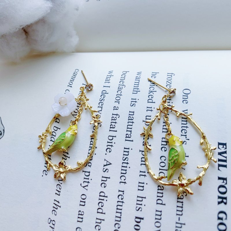 SL345 鳥兒啾啾垂墜耳環(黃綠/白綠) Light You Up｜耳環/耳夾/耳骨夾人氣榜 - Pinkoi