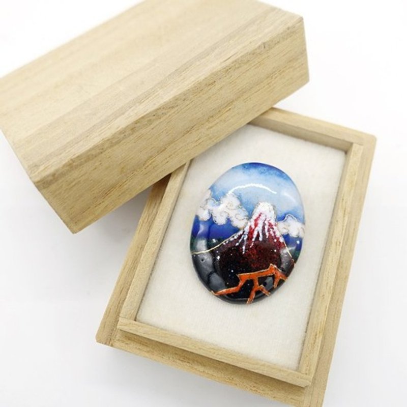 葛飾北斎 富嶽三十六景 山下白雨 の七宝焼ブローチ Uncle Z, Cloisonne enamel studio｜胸針人氣榜 - Pinkoi