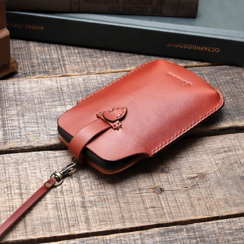 Rustic咖啡紅手染植鞣牛皮革手工iPhone手機套/裝手機殼用 Bluecat Leatherware｜設計師手工皮革製品｜手機殼/手機套人氣榜 - Pinkoi