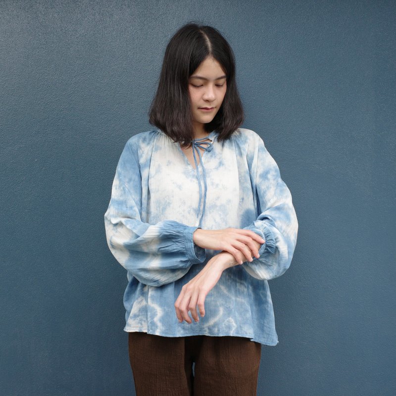 sky blouse with bow neck / natural indigo dye / 100% soft cotton linnil｜女上衣/長袖上衣人氣榜 - Pinkoi