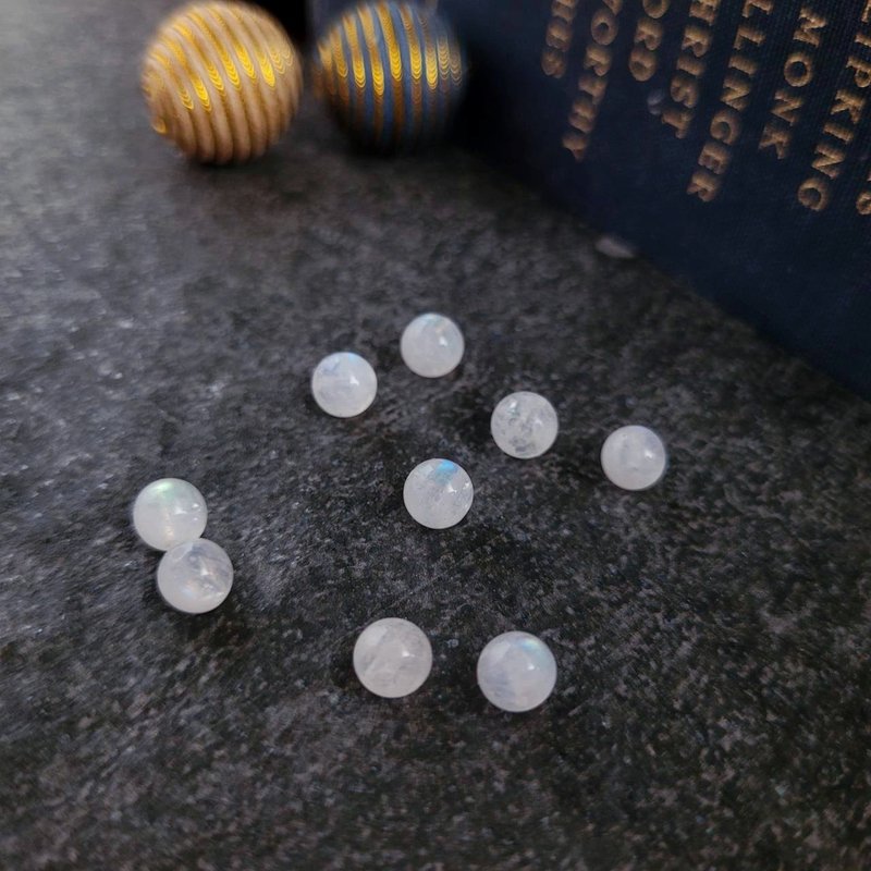 DIY材料。6mm月光石圓珠(5顆入) 串珠散珠 貝兒朵朵BearDoDo｜零件/散裝材料/工具人氣榜 - Pinkoi