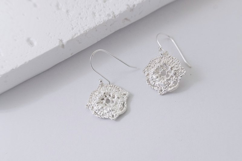 I 徽映 I 925純銀耳飾 Cuddle Nook｜耳環/耳夾/耳骨夾人氣榜 - Pinkoi