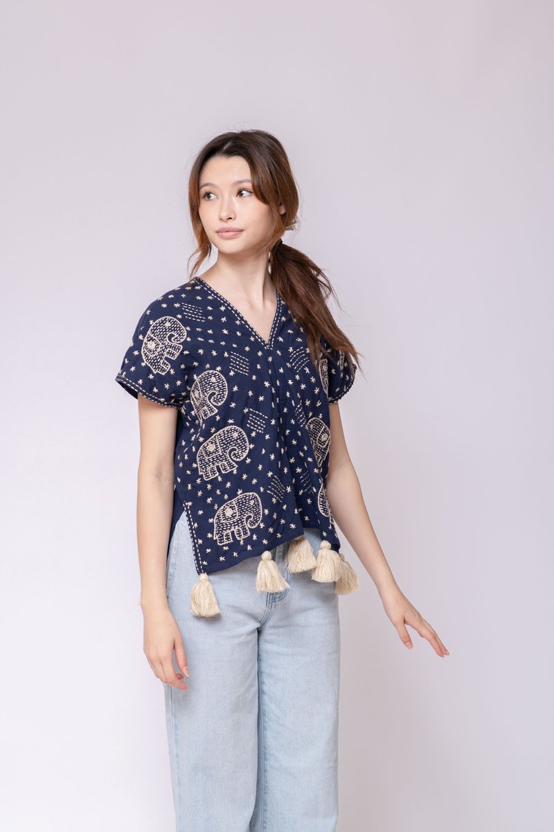 【Amoha】藍染刺子繡大象流蘇上衣 Amoha 阿木禾．解憂室｜女上衣/長袖上衣人氣榜 - Pinkoi