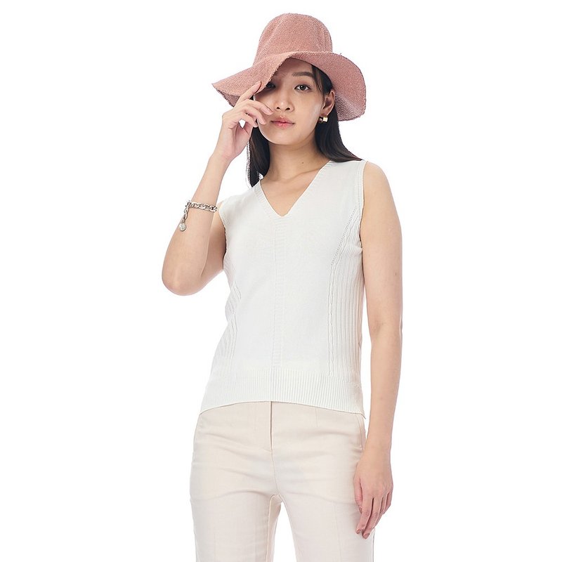 KeyWear V領修飾針織上衣-白-0DB05095 KeyWear 奇威名品｜女上衣/長袖上衣人氣榜 - Pinkoi