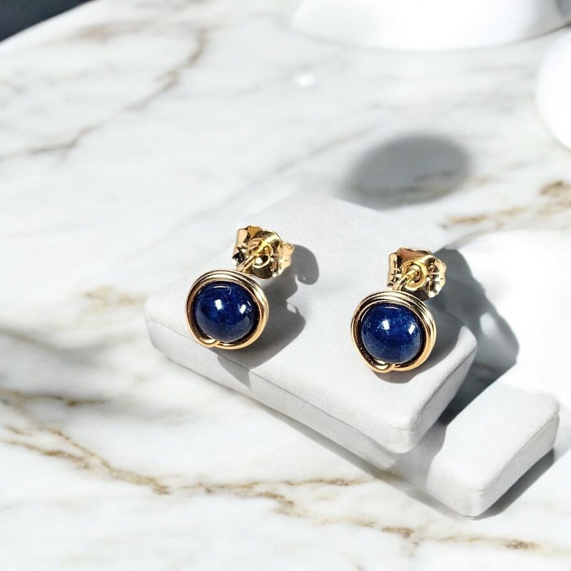【9月誕生石】藍寶石耳釘耳環 / 14KGF / 925純銀 / 天然石 A-MORE collection｜耳環/耳夾/耳骨夾人氣榜 - Pinkoi
