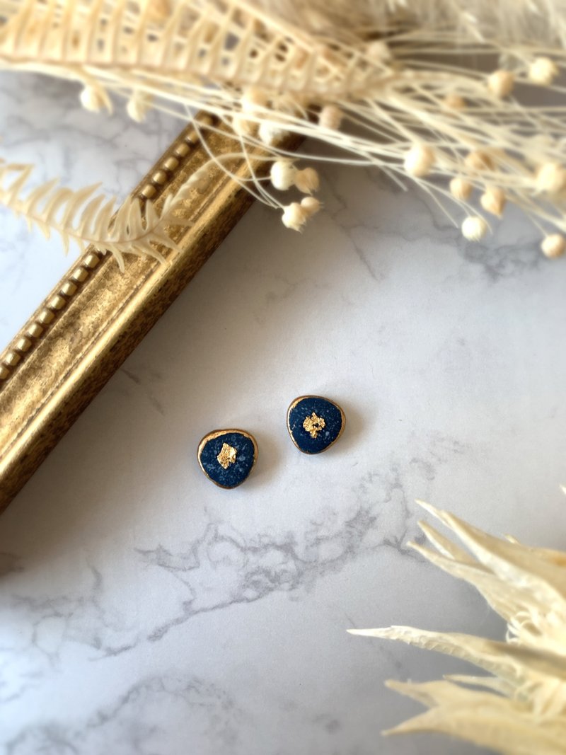 星空 金継ぎ シータイル の 耳飾り ピアス イヤリング ノンホールピアス ネイビーブルー ブルー 青 ゴールド 金 金箔 relish0708｜耳環/耳夾/耳骨夾人氣榜 - Pinkoi