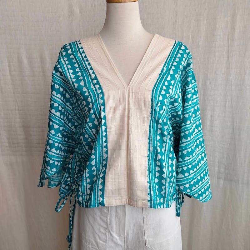 V領綁帶造型上衣 - 設計館 Amoha 阿木禾．解憂室 女上衣/長袖上衣 - Pinkoi