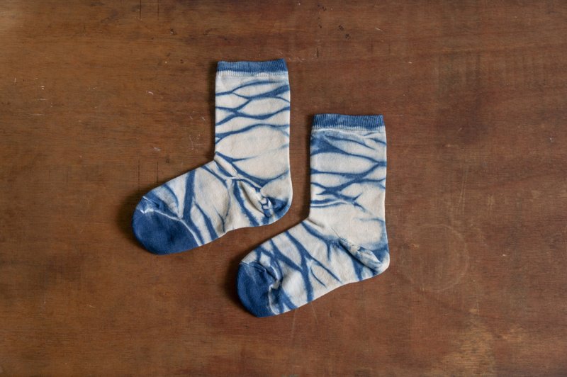 CASUAL DYEING_系列 - 藍染嵐絞紋棉襪(兩雙9折優惠區) Dye業｜dyeyé studio｜襪子人氣榜 - Pinkoi
