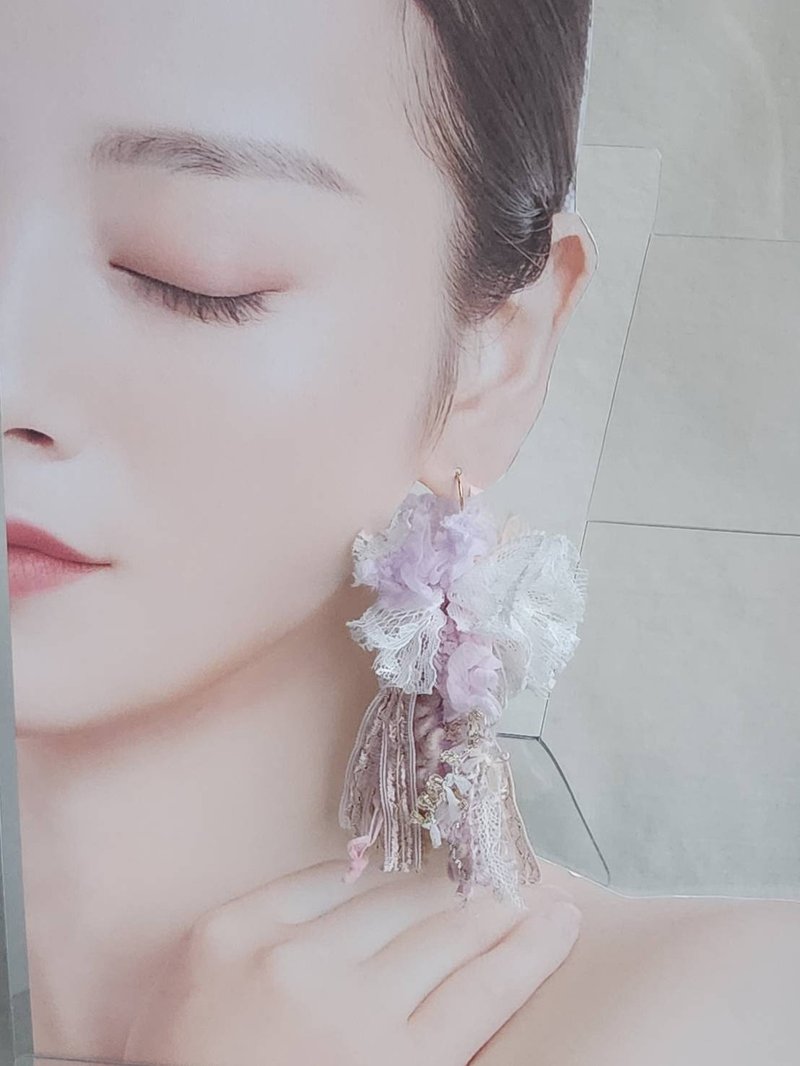 長長的垂墜紗線耳環 cotton candy mo-flos｜耳環/耳夾/耳骨夾人氣榜 - Pinkoi