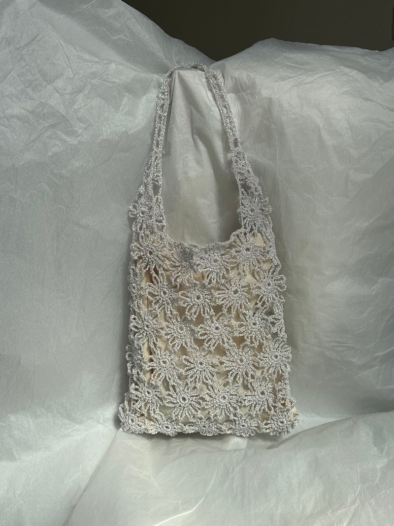 小雛菊花花簍空編織側背包 腋下包 A5包 Tree & Fruits｜側背包/斜背包人氣榜 - Pinkoi