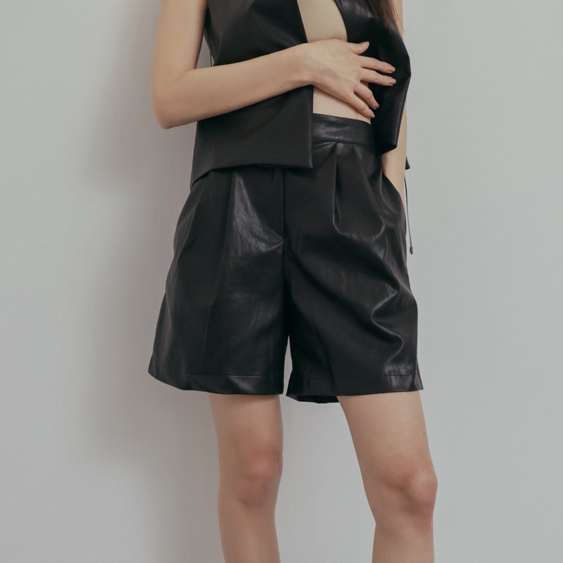 素面皮短褲-黑色 NO216｜吊帶褲/連身褲人氣榜 - Pinkoi