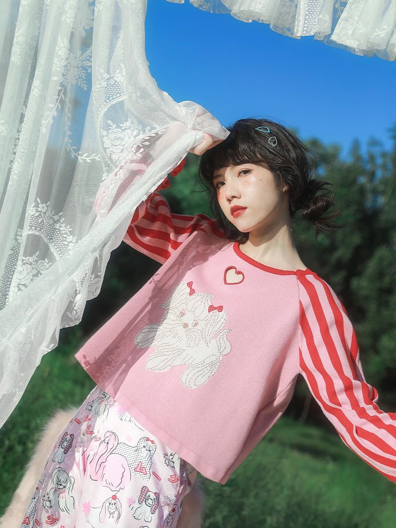 Meugler牛稠島 狗狗系列 奶油小狗 可愛紅粉條紋鏤空桃心刺繡毛衣 Meugler牛稠岛｜女毛衣/針織衫人氣榜 - Pinkoi