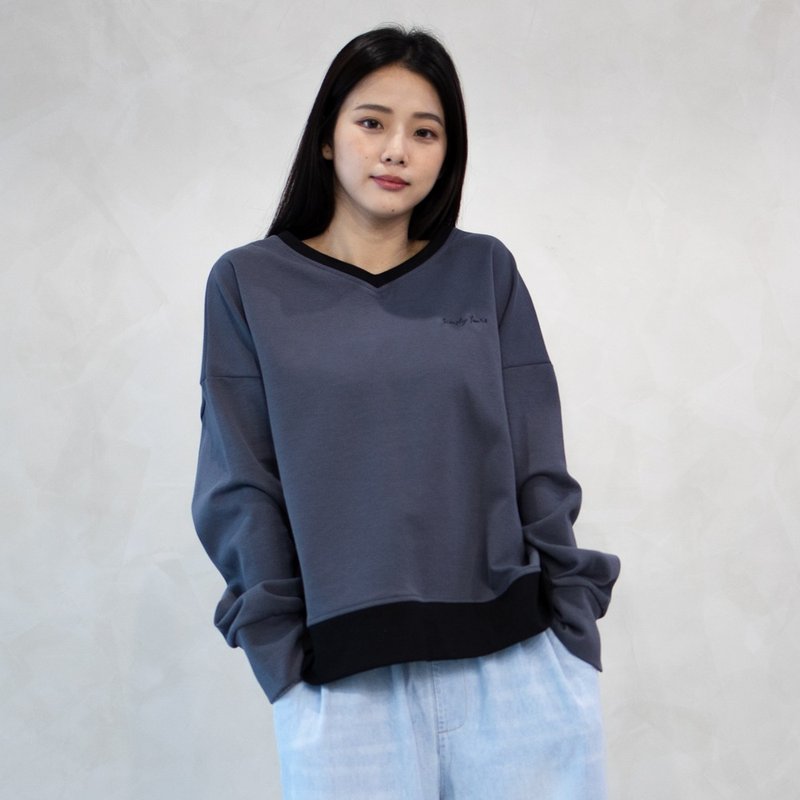 【Simply Yours】V領小刺繡logoT 深灰F Simply Yours｜女上衣/長袖上衣人氣榜 - Pinkoi