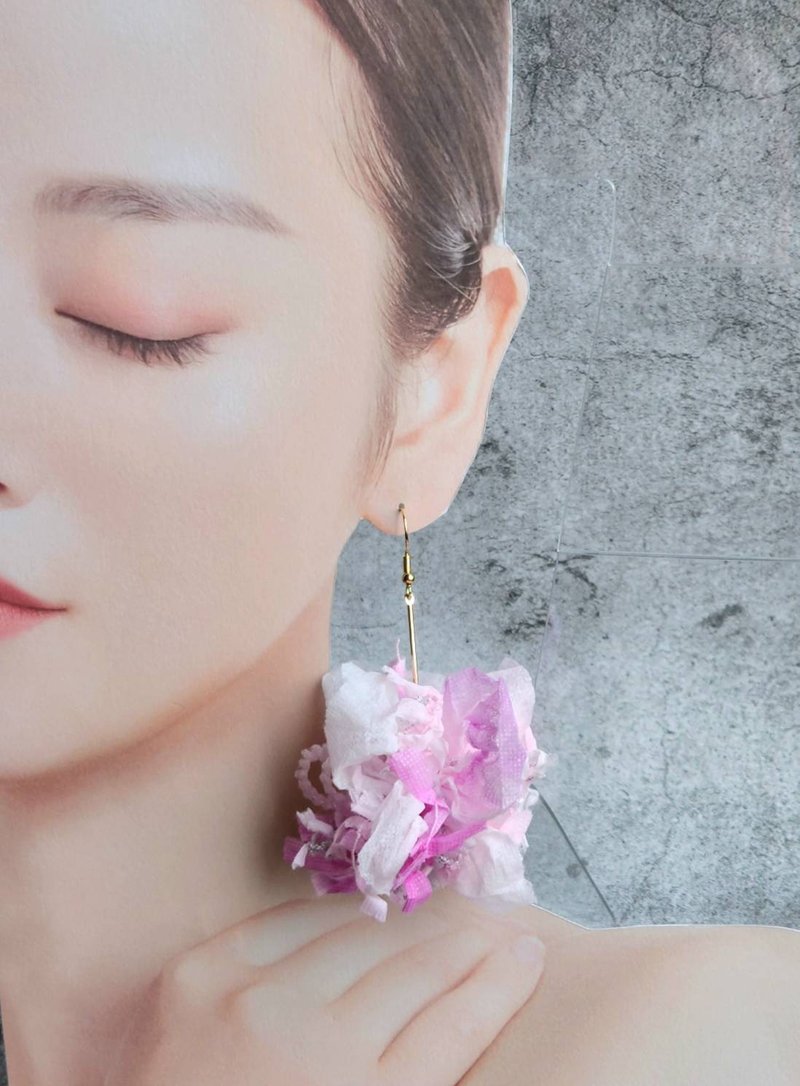 長長的垂墜紗線耳環 cotton candy mo-flos｜耳環/耳夾/耳骨夾人氣榜 - Pinkoi