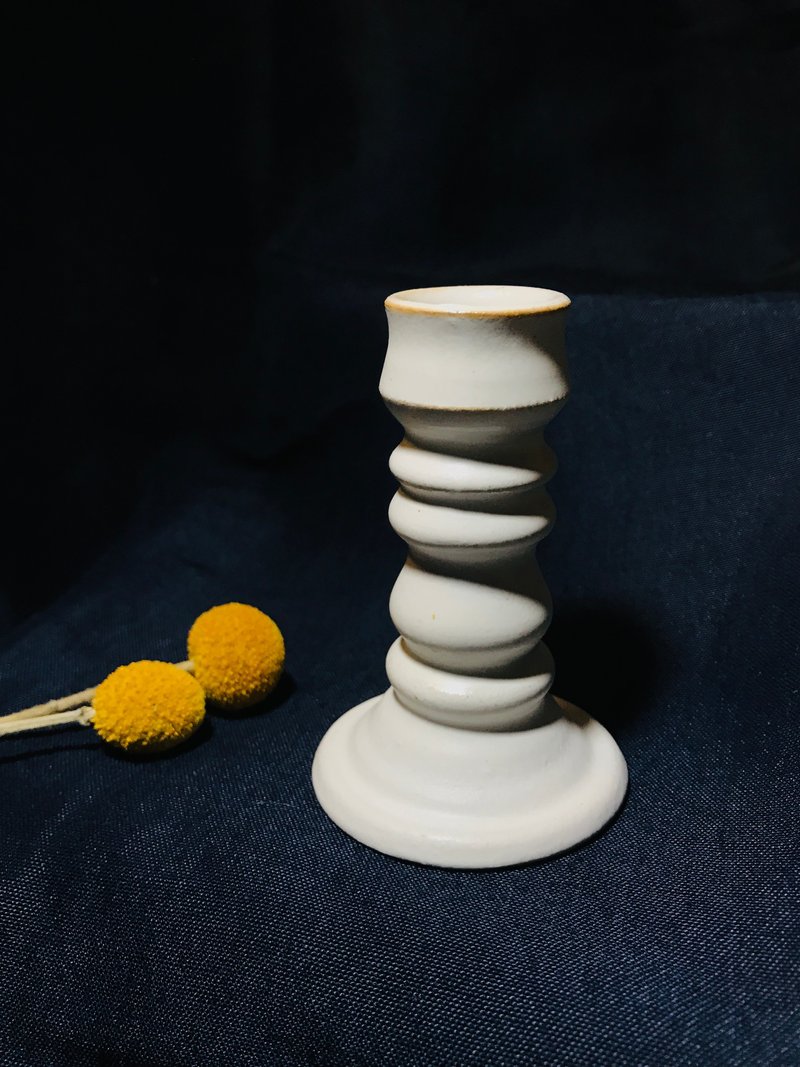 Déjà vu ceramics 白色燭臺 - 設計館 HONG JEN JIU │ Déjà vu ceramics 香氛蠟燭/燭台 - Pinkoi
