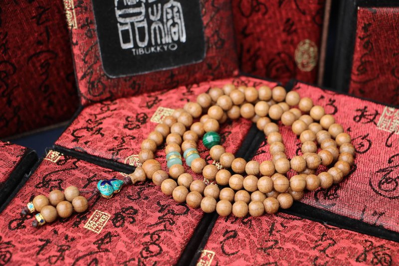 精工老料六道木8mm 108顆 孔雀石隔珠 客製化設計 佛珠 念珠 飾品 TIBUKKYO德榕藏品｜手鍊/手環人氣榜 - Pinkoi