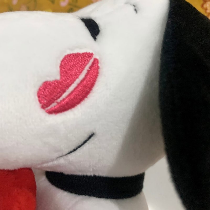 PINKOI獨家-snoopy 史努比玩偶 情人唇印款 肥碩生活｜玩偶/公仔人氣榜 - Pinkoi