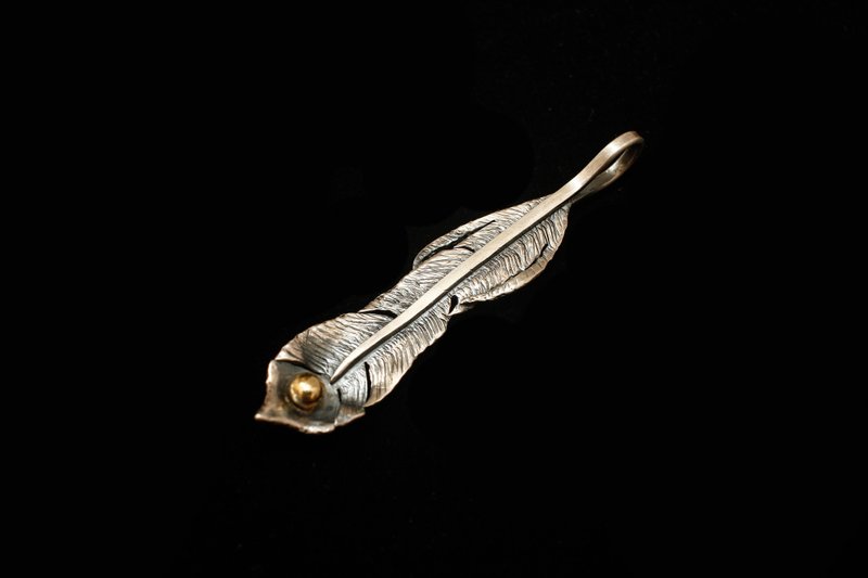 【鳳凰系列】925純銀鳳羽吊墜 手敲鳳凰羽毛 熱貼純金箔 _ PX000 鉍元素 SBI｜項鍊人氣榜 - Pinkoi