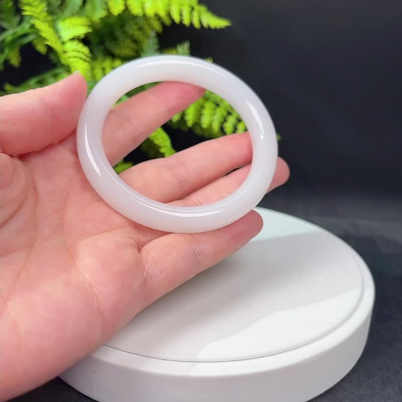 Natural Mutton Fat White Level Golden Silk Jade Bangle 58MM - Shop setomastudio Bracelets - Pinkoi